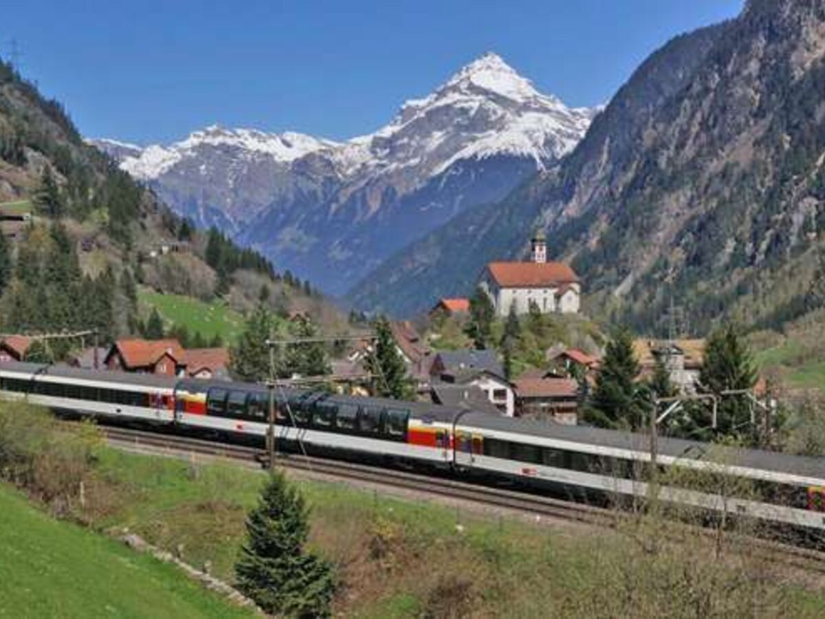 Gotthard Panorama Express | railtour - the swiss travel specialist