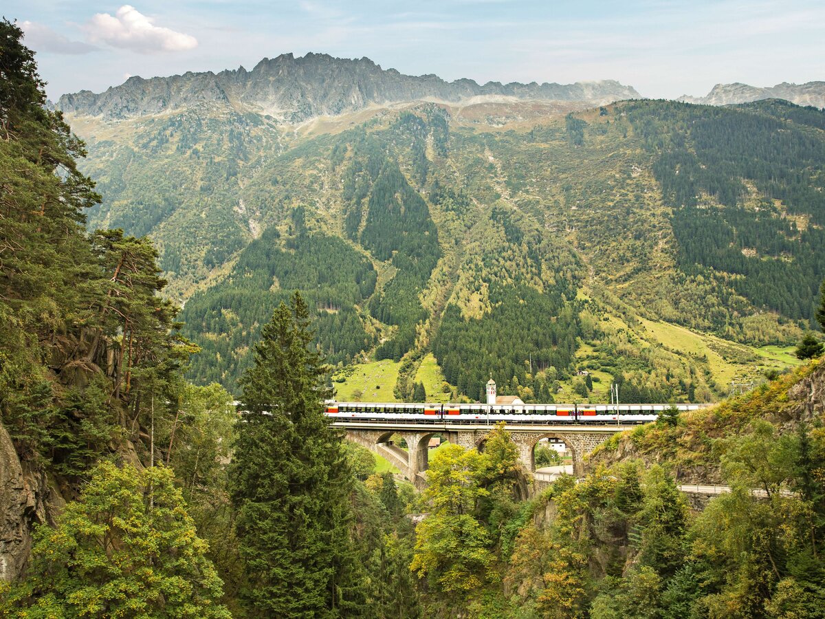 Gotthard Panorama Express | railtour - der Schweizer Reisespezialist